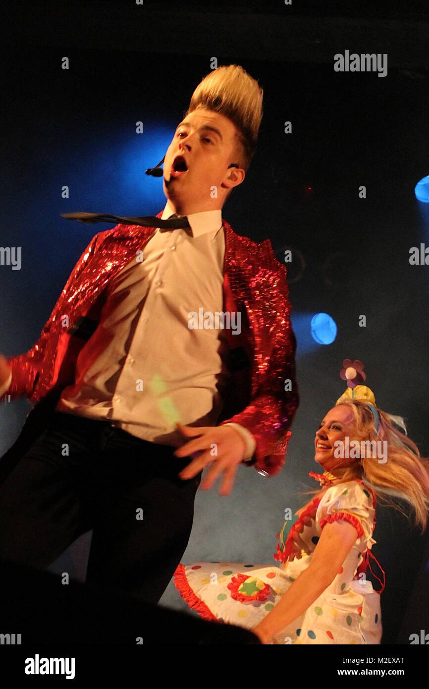 Jedward victory hi-res stock photography and images - Alamy