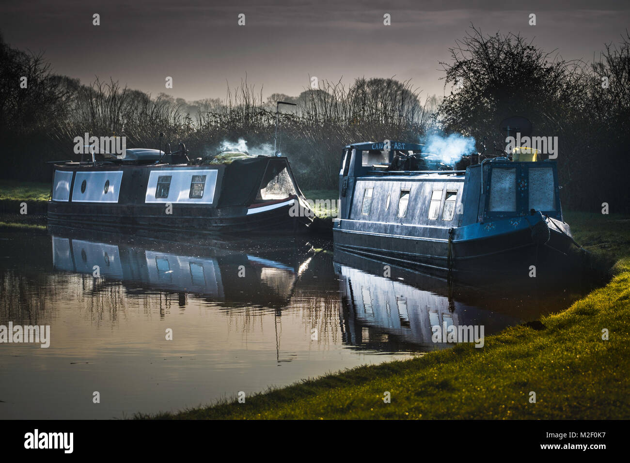 Artist on a narrowboat hi-res stock photography and images - Alamy