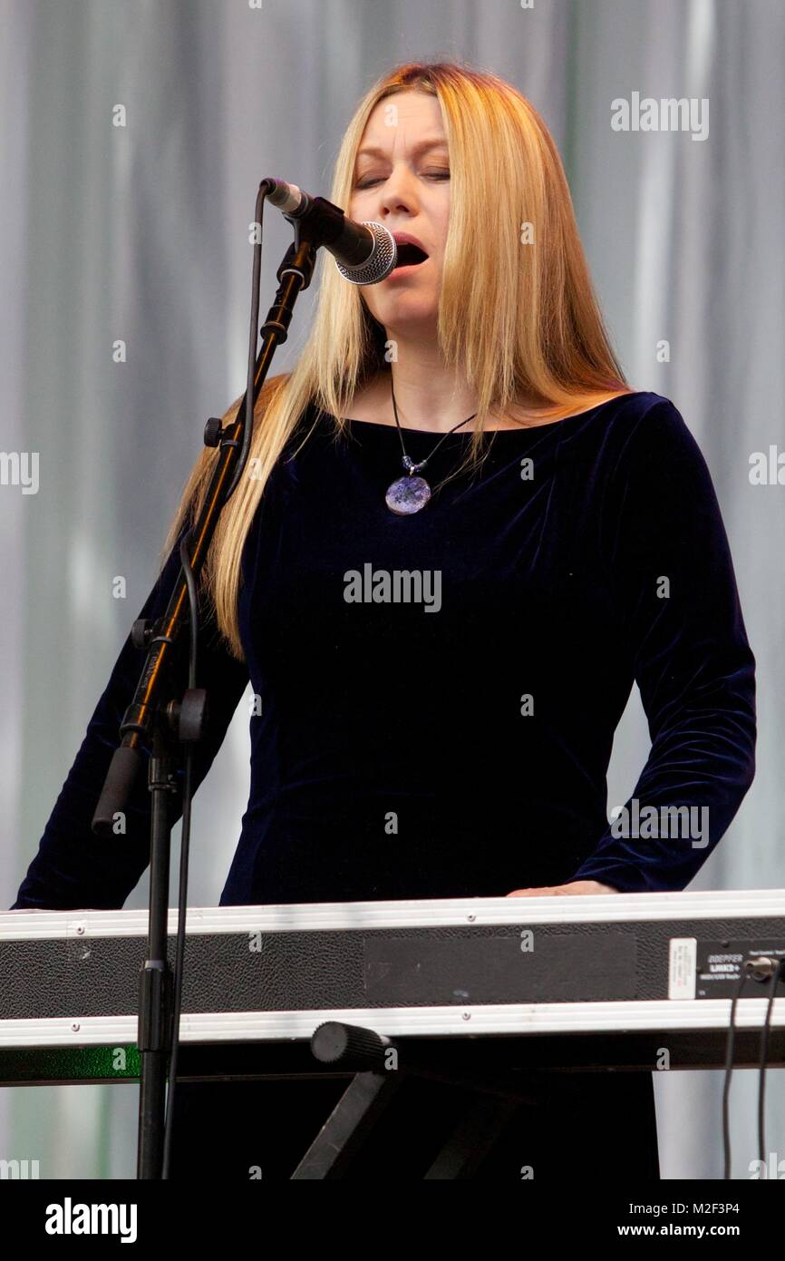 Lisa gerrard hi-res stock photography and images - Alamy