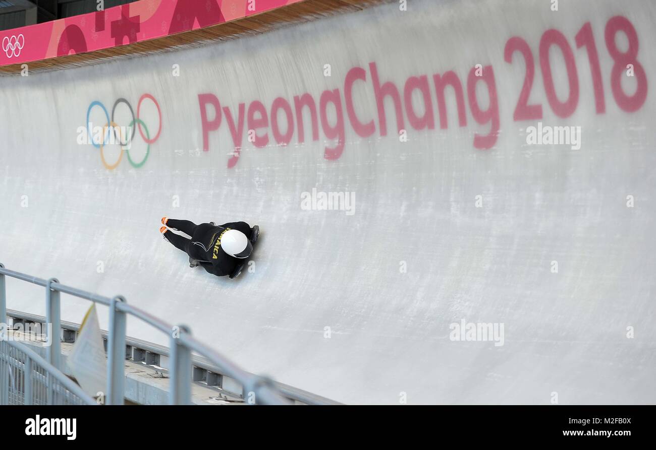 Mens skeleton olympic sliding centre hi-res stock photography and ...