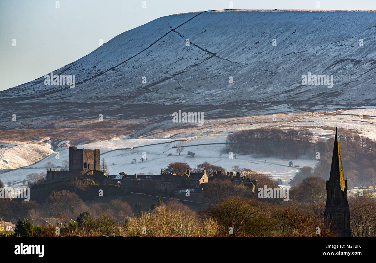 Clitheroe castle and winter hi-res stock photography and images - Alamy