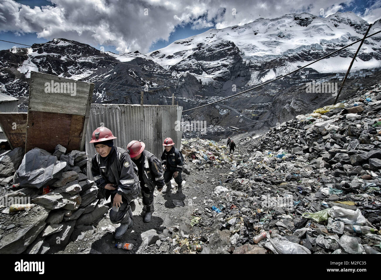 La Rinconada, Puno, Peru. 9th Sep, 2015. After their day's work, some ...