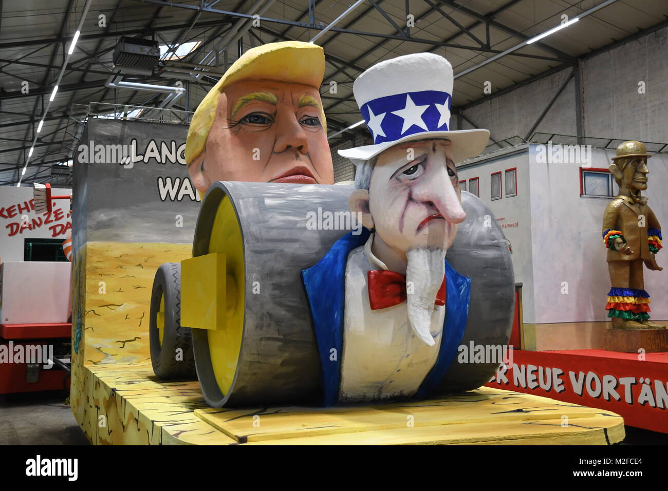 Cologne, Germany. 06th Feb, 2018. A Trump and US float pictured during ...