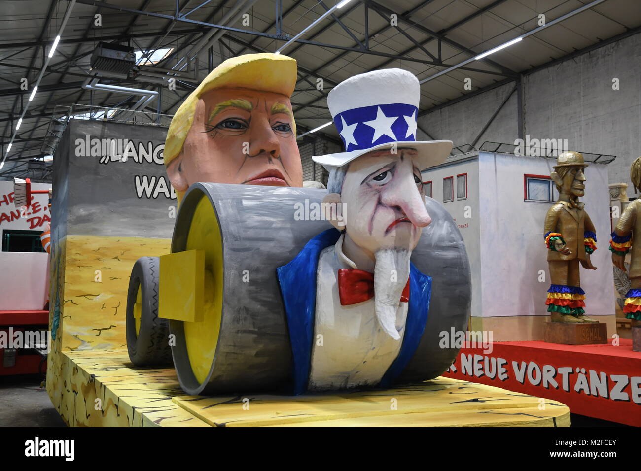 Cologne, Germany. 06th Feb, 2018. A Trump and US float pictured during ...