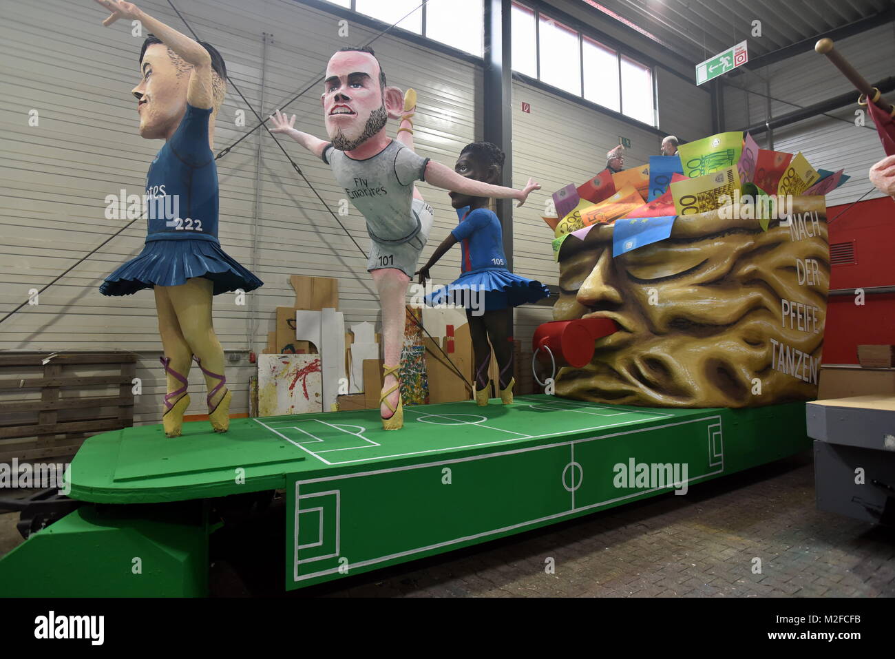 Cologne, Germany. 06th Feb, 2018. A float on the topic of the transfer ...