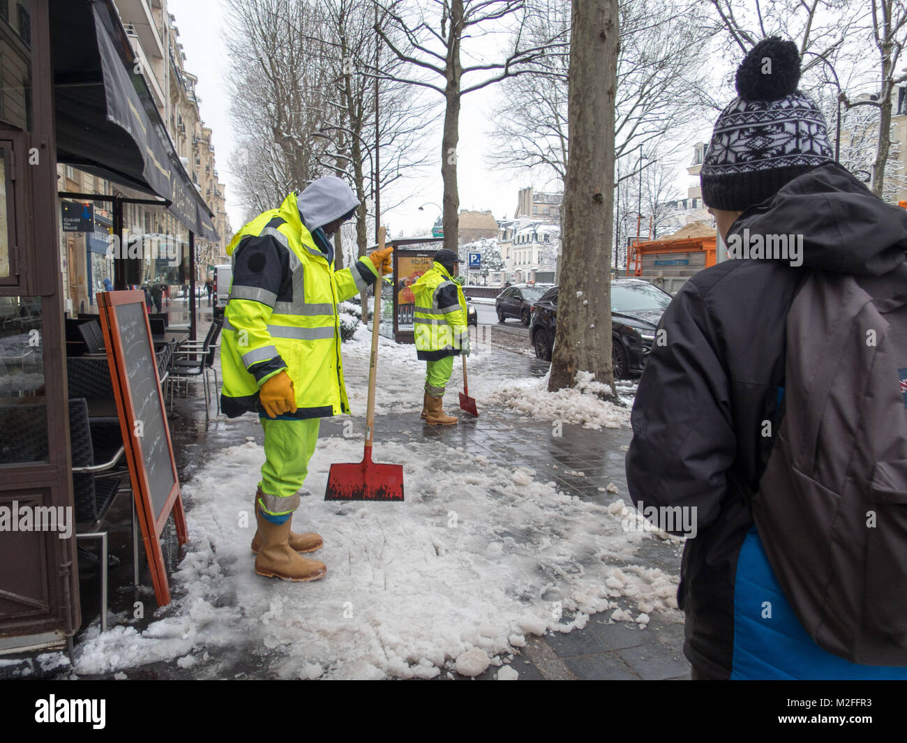 Paris, France. 7th Feb, 2018. Snowfall in Paris and suburbs. An ...