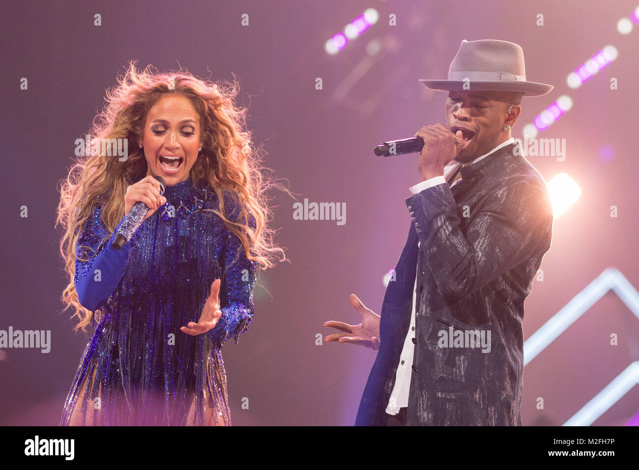 J lo red carpet hi-res stock photography and images - Alamy