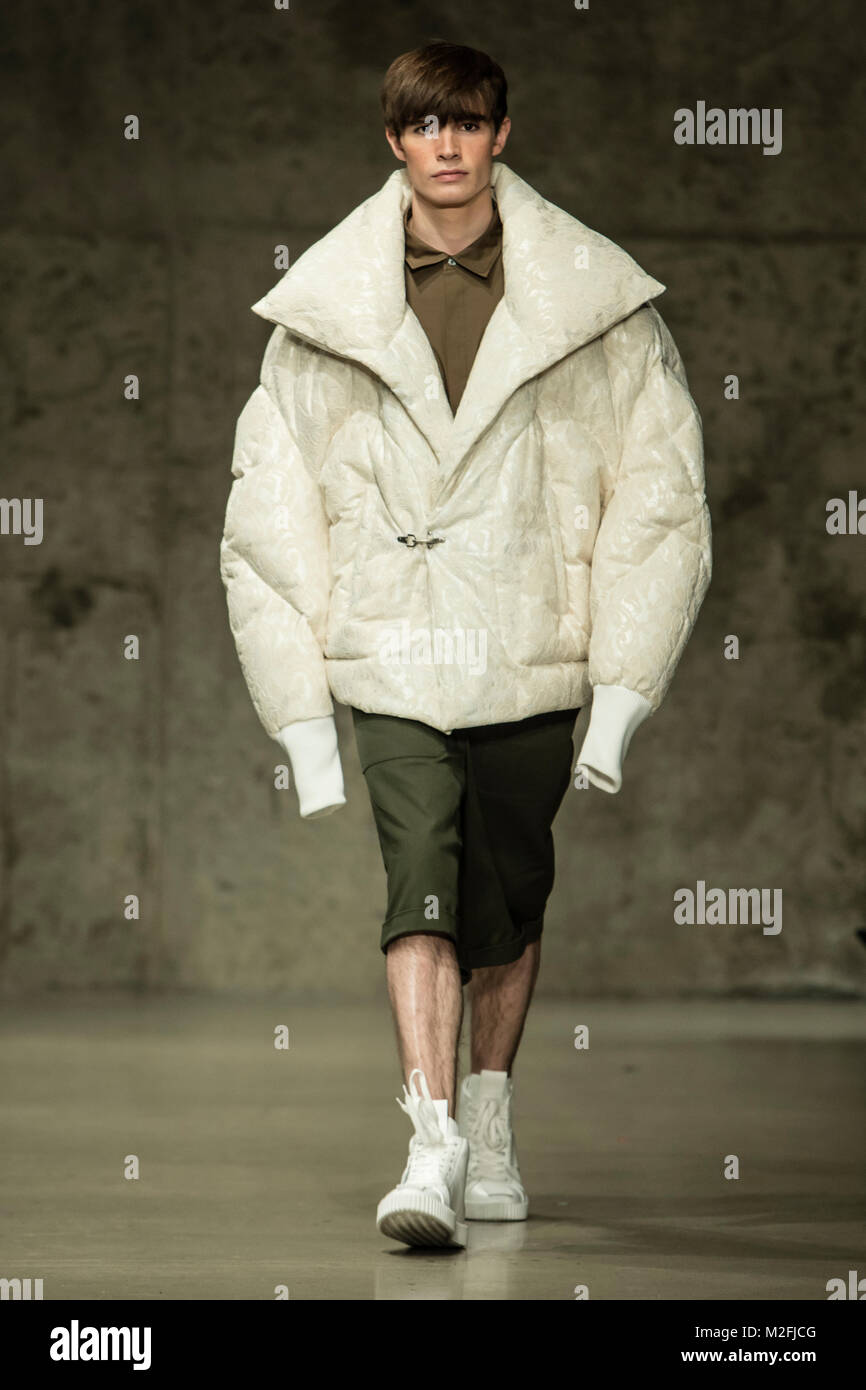 7th February 2018 - New York,USA - Chen Peng Fall Winter 2018 at New ...