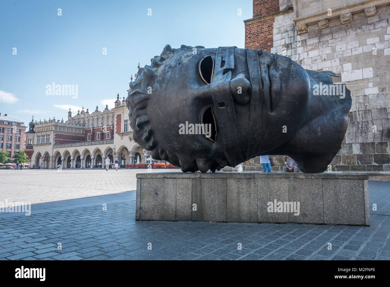 Town square sculpture hi-res stock photography and images - Alamy