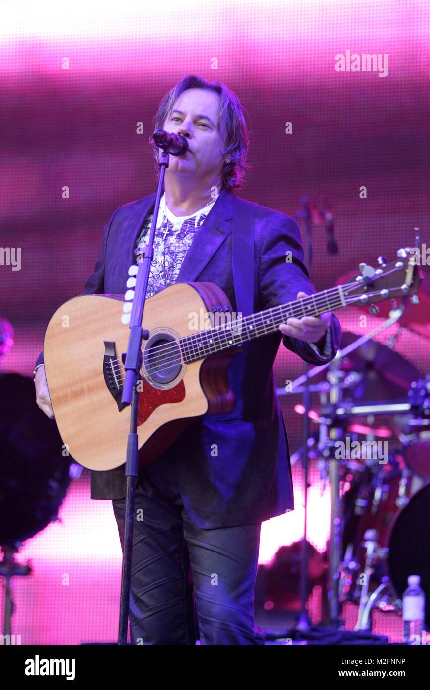 Runrig band hi-res stock photography and images - Alamy