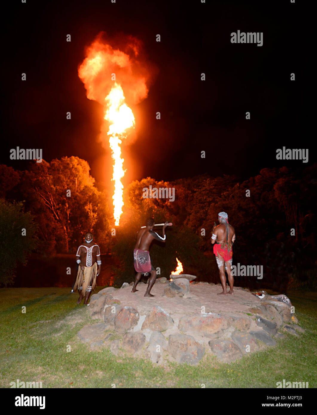 Aboriginal fire dance hi-res stock photography and images - Alamy