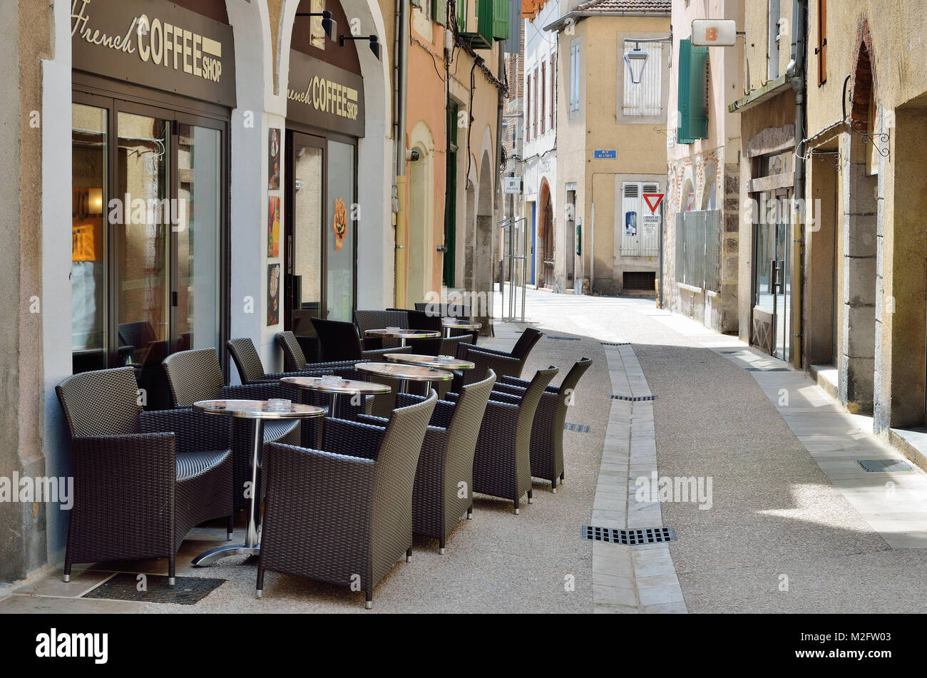 Pedestrian street outdoor tables hi-res stock photography and images ...