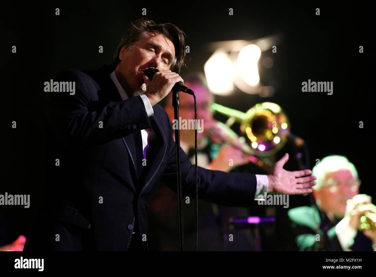 Bryan ferry gig hi-res stock photography and images - Alamy