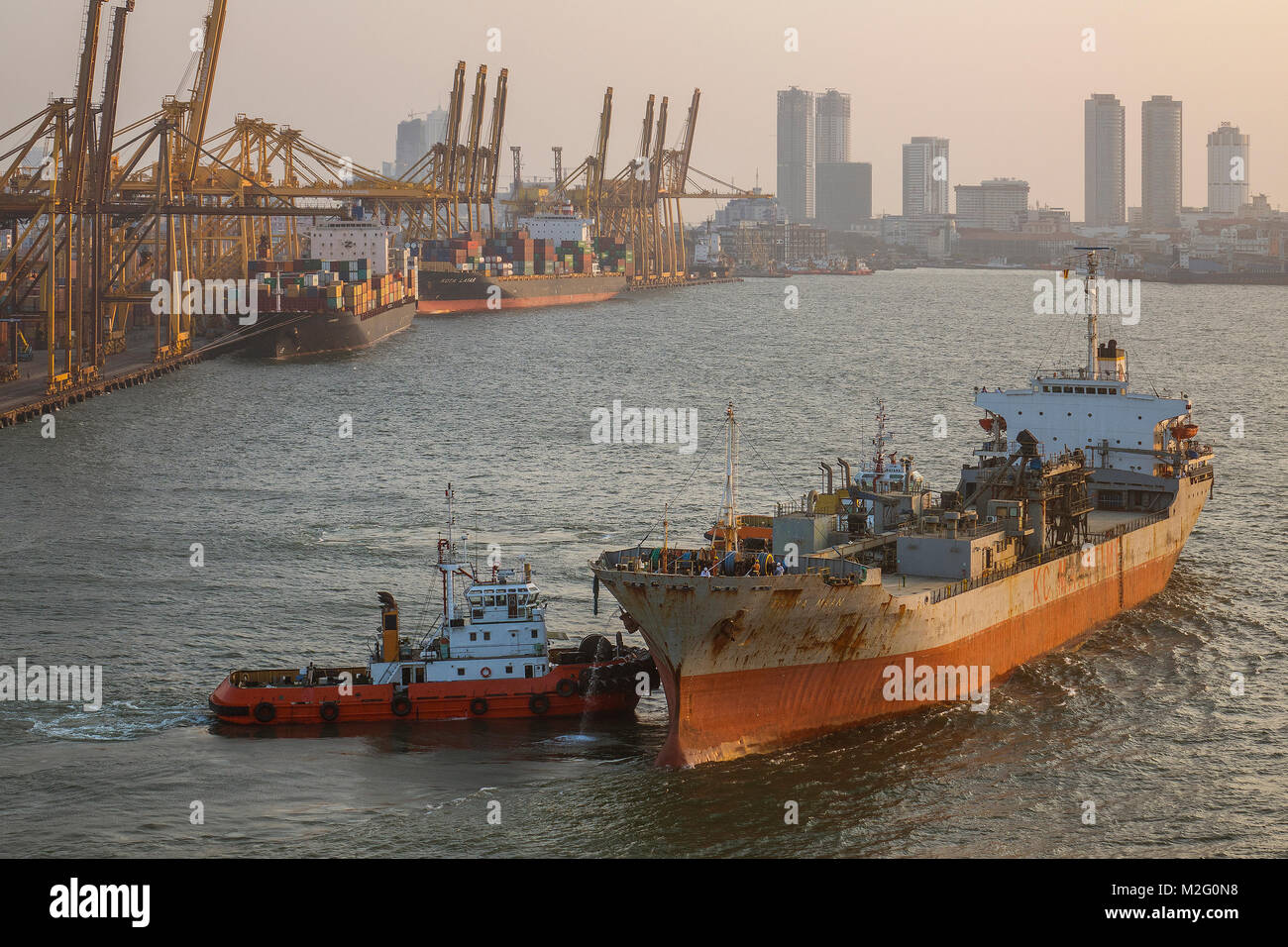 Colombo harbour ceylon sri lanka hi-res stock photography and images ...