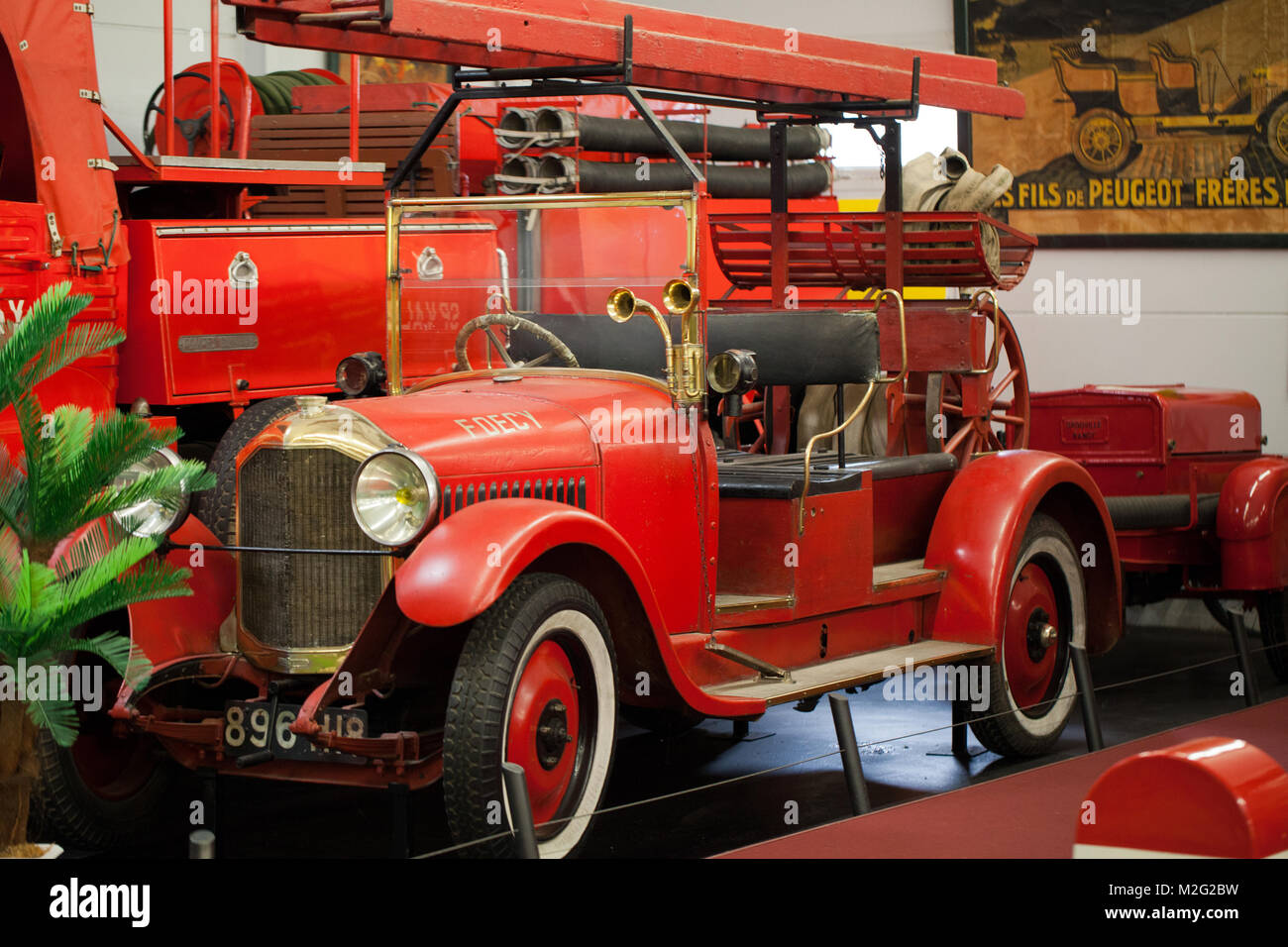 Automobile Museum Valencay shows about sixty cars from 1898 to 1965 ...