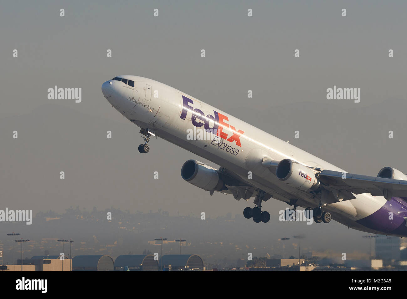 Fedex express hi-res stock photography and images - Alamy