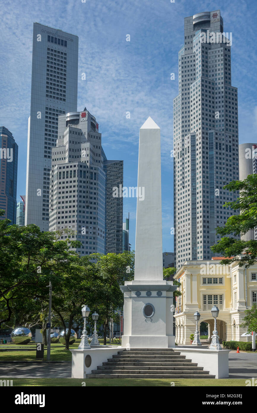 Singapore, Dalhousie Obelisk & skyscrapers Stock Photo - Alamy