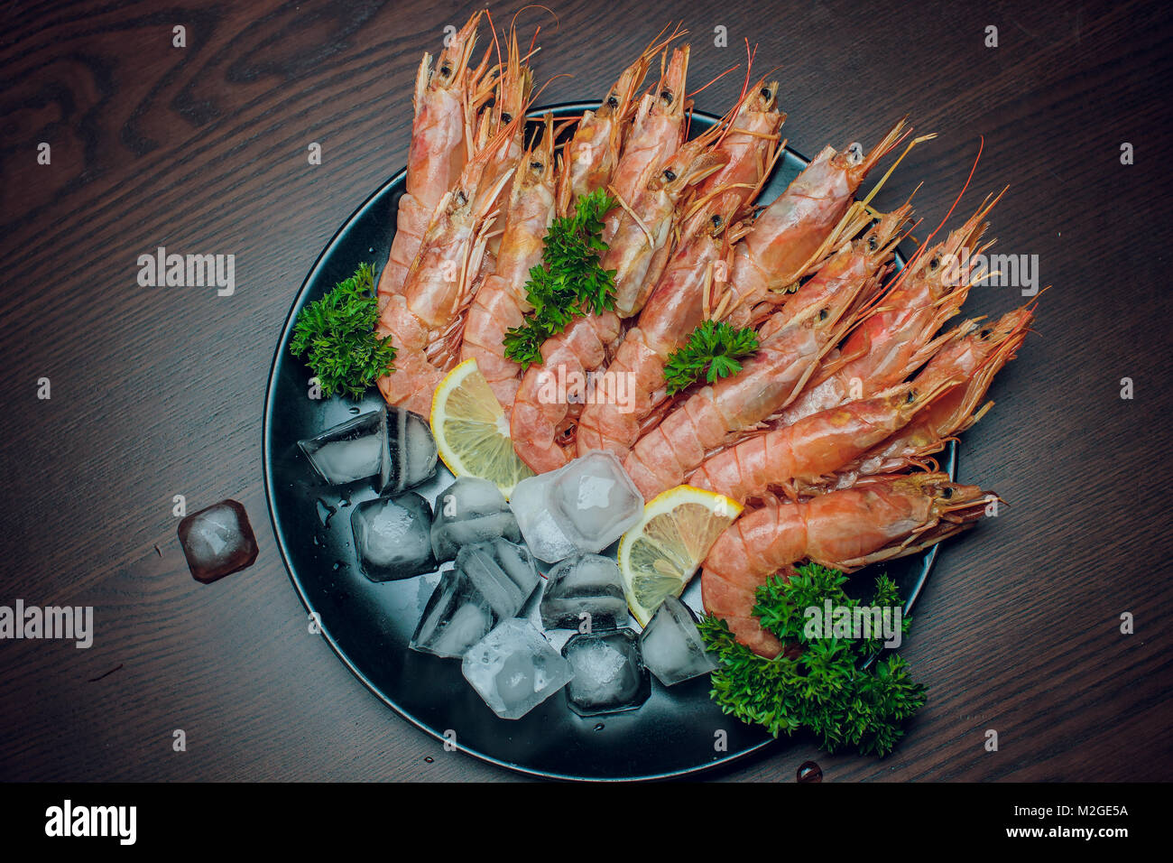 Argentine Raw shrimp seafood food red ice Stock Photo - Alamy