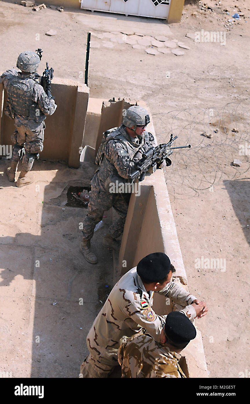 Rooftop security by 1st Armored Division and Fort Bliss Stock Photo - Alamy