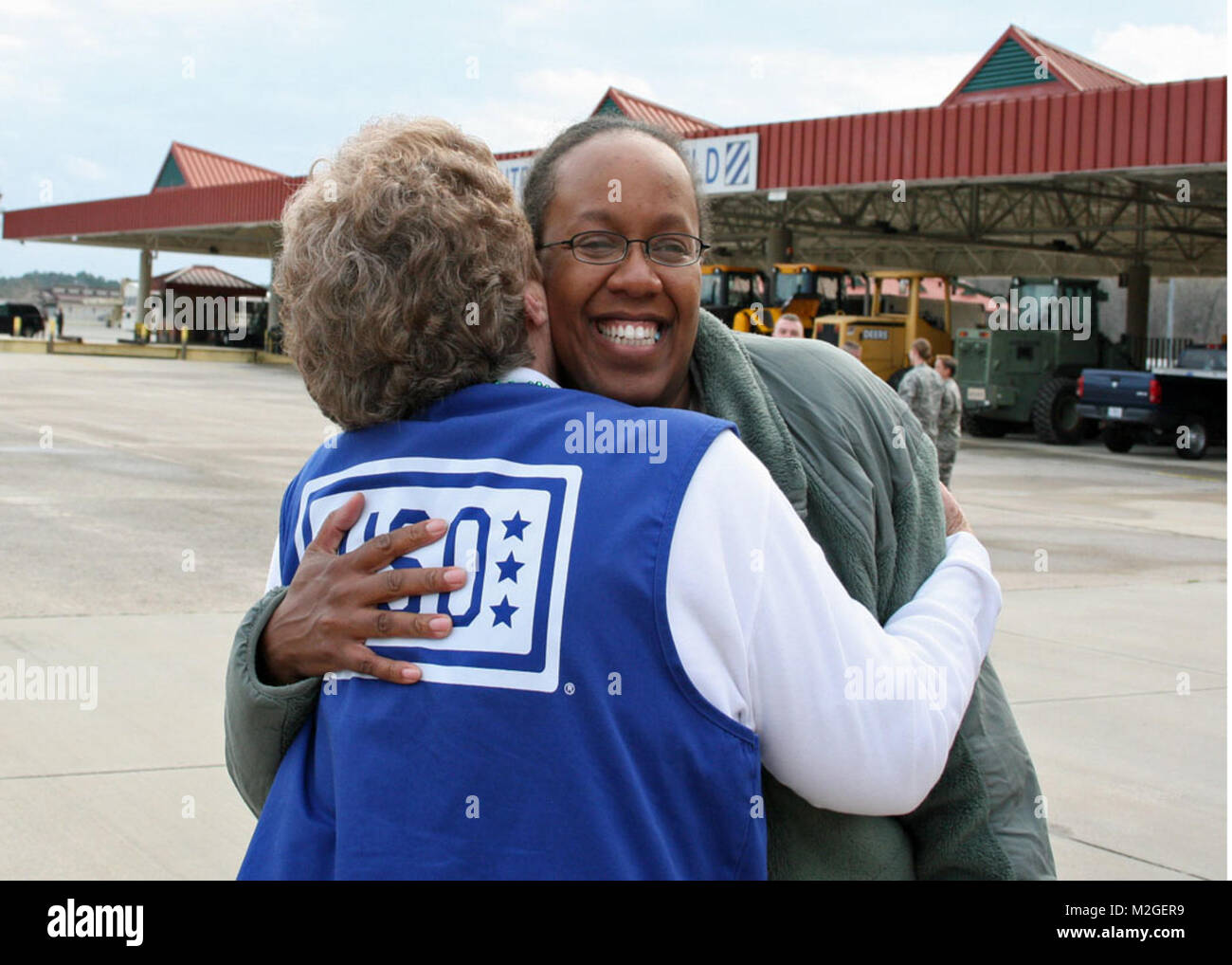 USO Hug by Georgia National Guard Stock Photo - Alamy