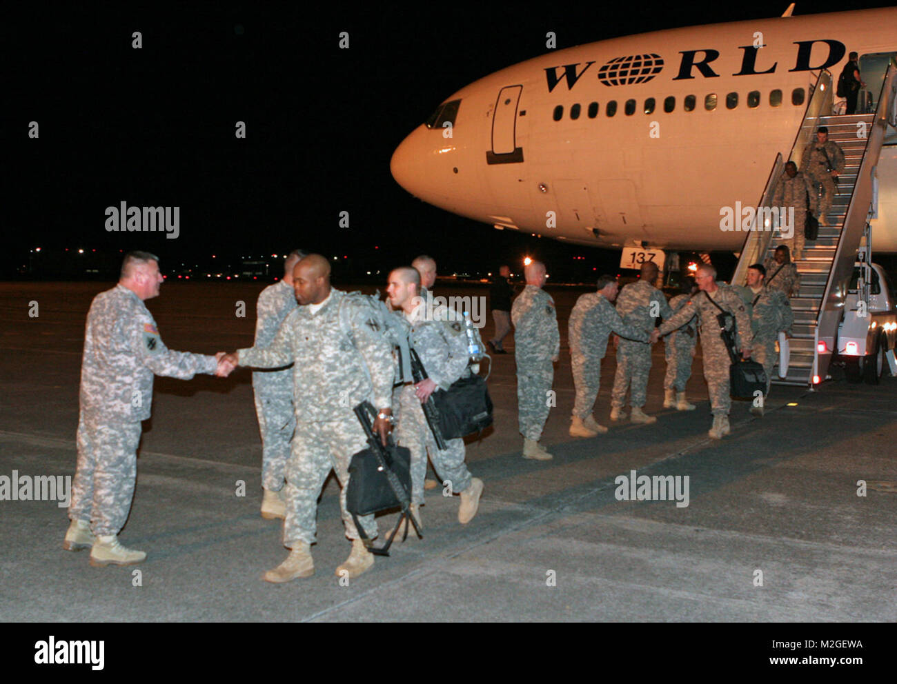 Georgia Army Guardsmen get off the plane at Hunter Army Airfield by ...