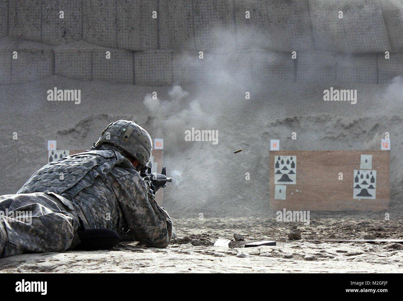 Weapons familiarization by 1st Armored Division and Fort Bliss Stock ...