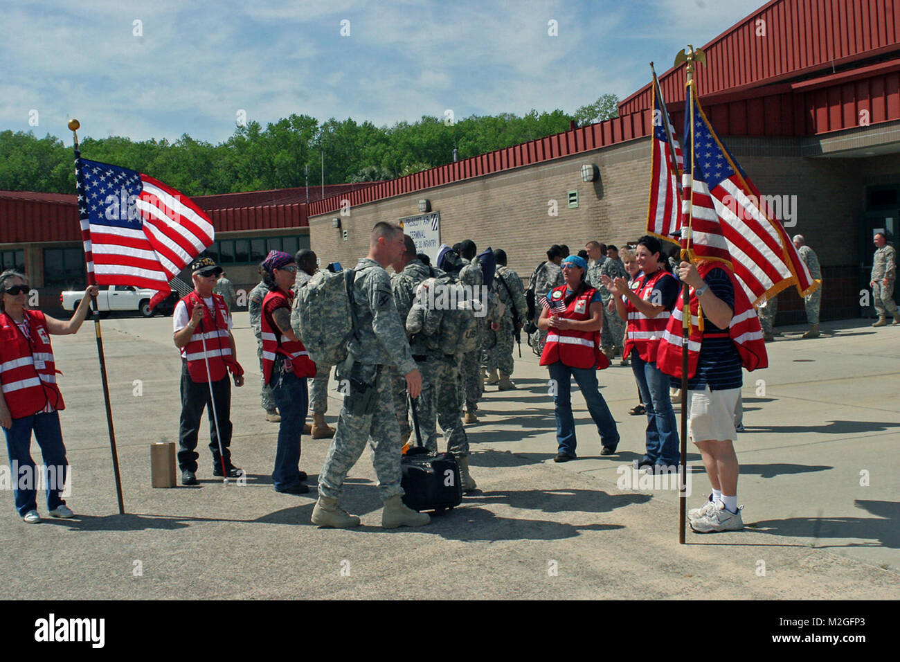 American Red Cross and USO volunteers welcome home Georgia's 48th ...
