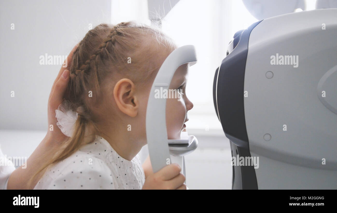 Children ophthalmology - optometrist Checks Child's Eye Stock Photo - Alamy