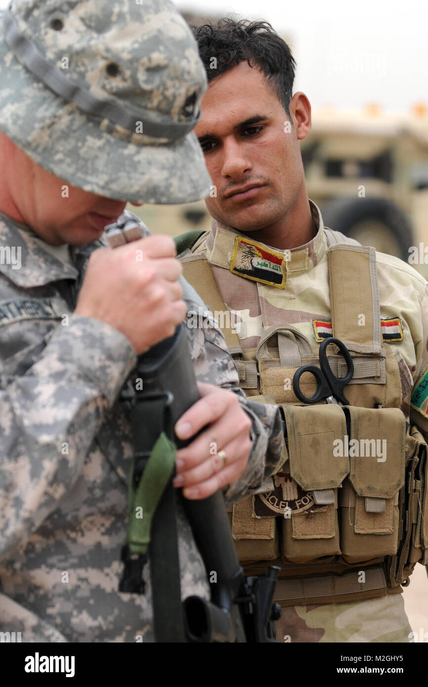 Soldier cleaning weapon hi-res stock photography and images - Alamy