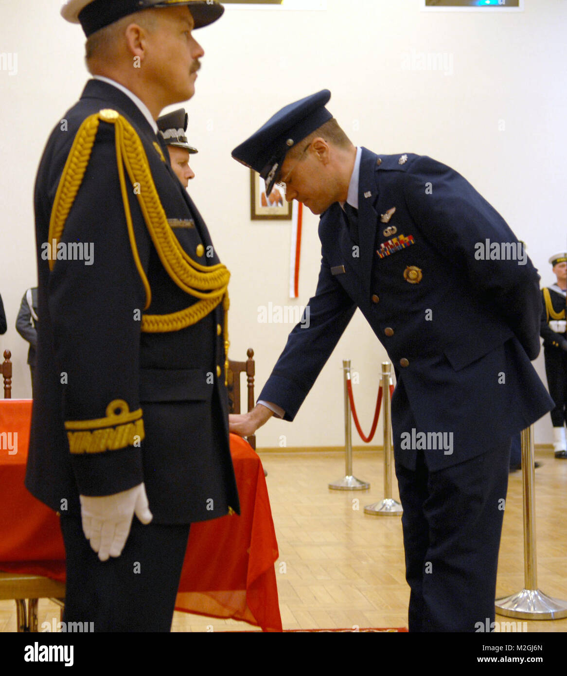 Air Force Lt. Col Wallace pays respects to fallen Polish Gen. Gagor by ...