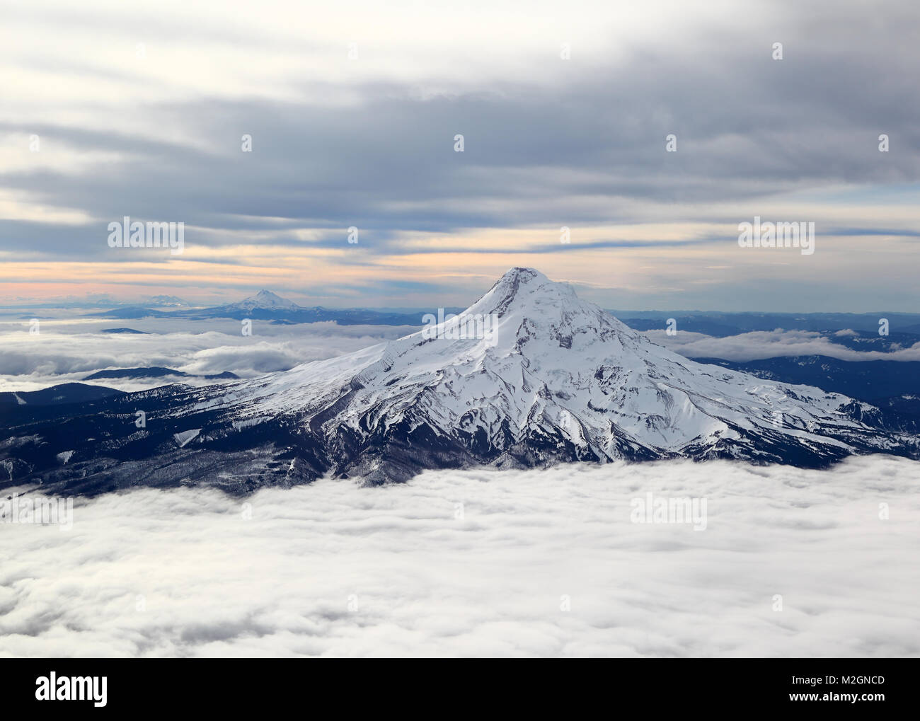 Snow capped mountain top hi-res stock photography and images - Alamy