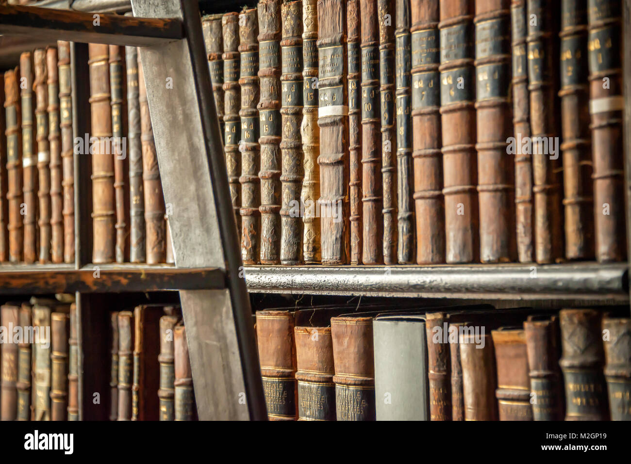 Vintage library ladder hi-res stock photography and images - Alamy