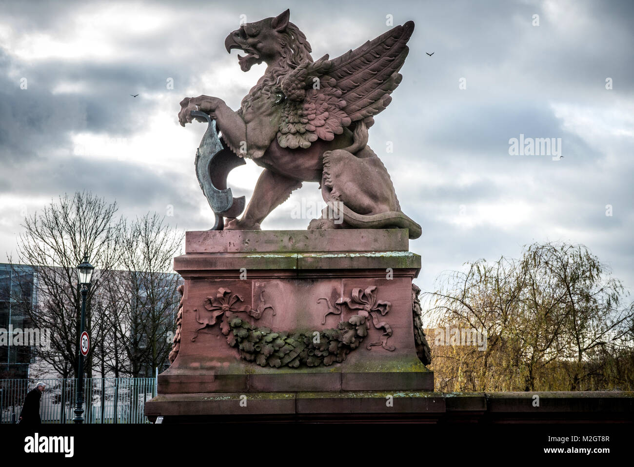 Tour in the capital of reunified Germany, the beautiful city of Berlin ...