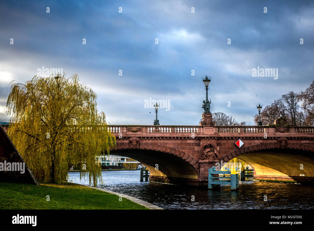 Tour in the capital of reunified Germany, the beautiful city of Berlin ...