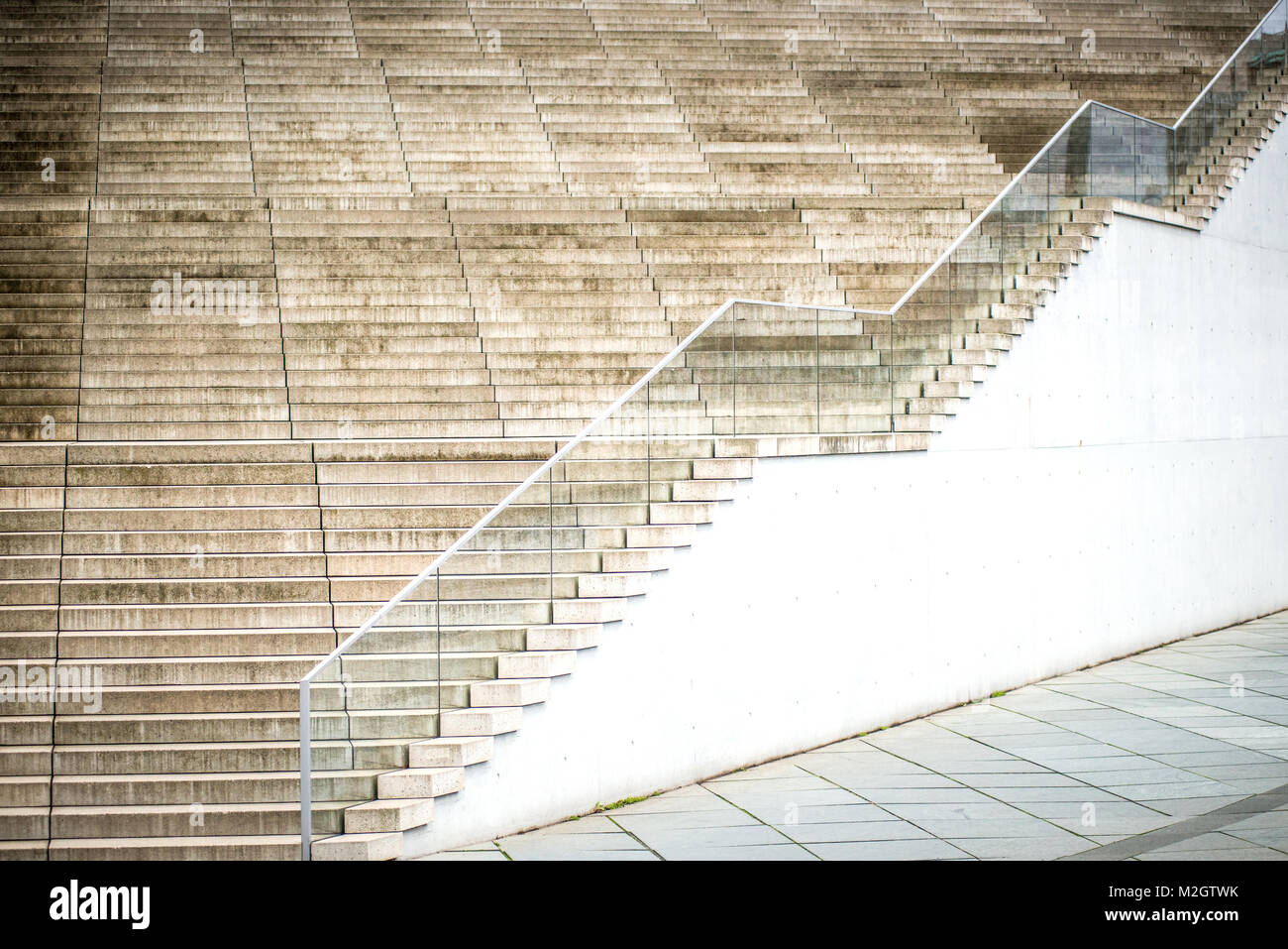 Tour in the capital of reunified Germany, the beautiful city of Berlin ...