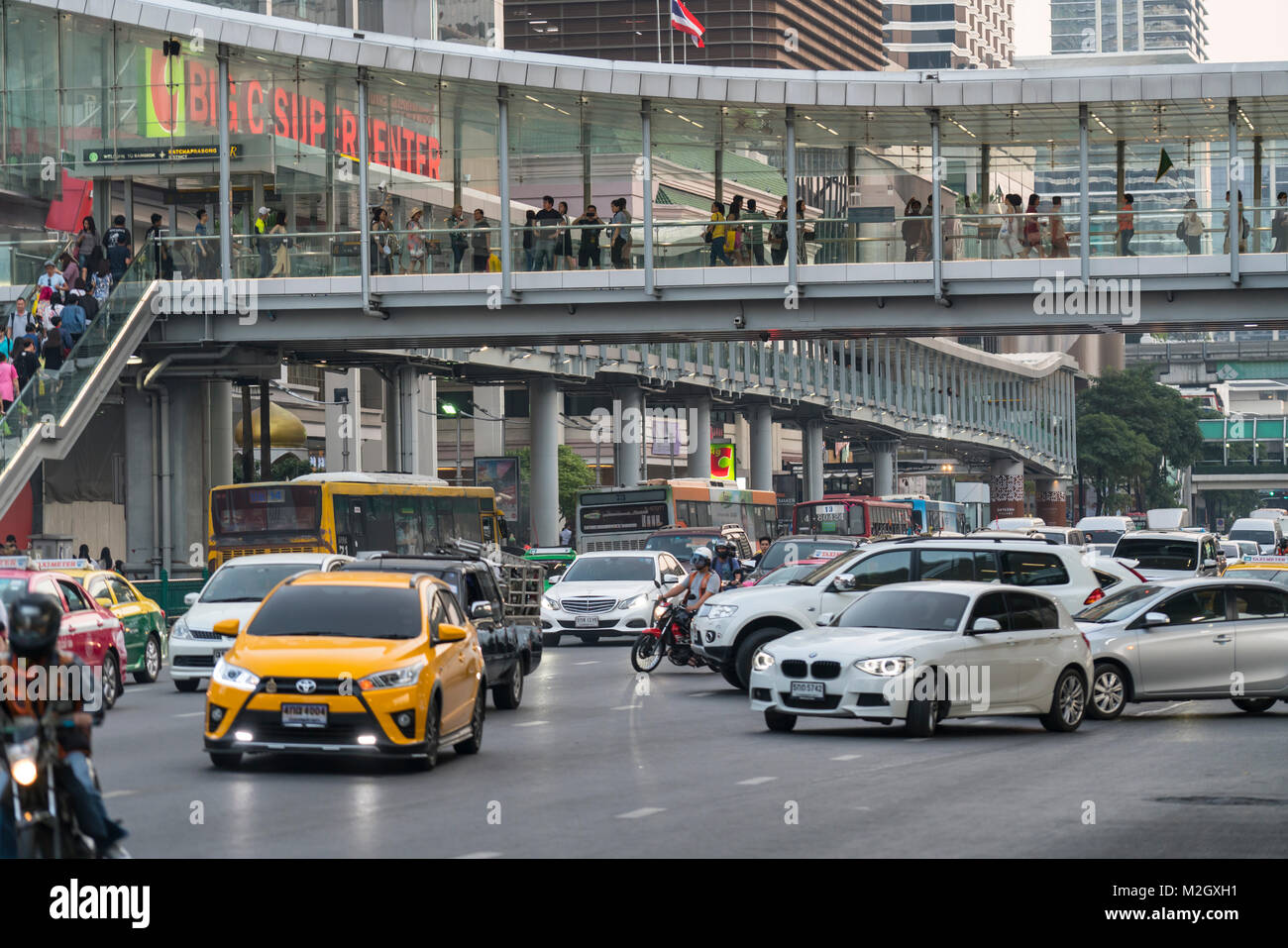 An elevated walkway in traffic in Bangkok, Thailand Stock Photo - Alamy