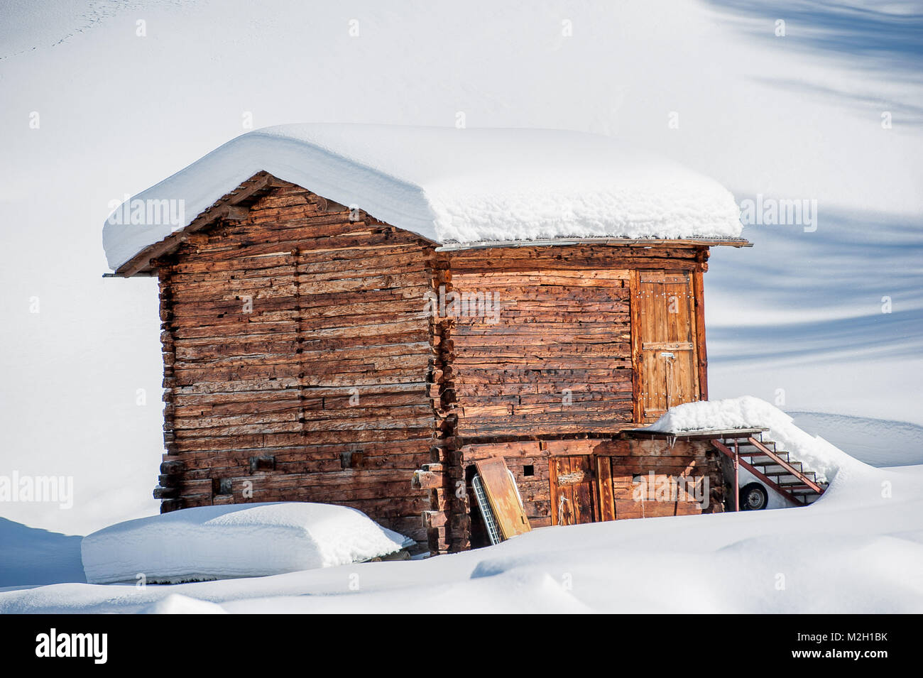 House submerged snow hi-res stock photography and images - Alamy