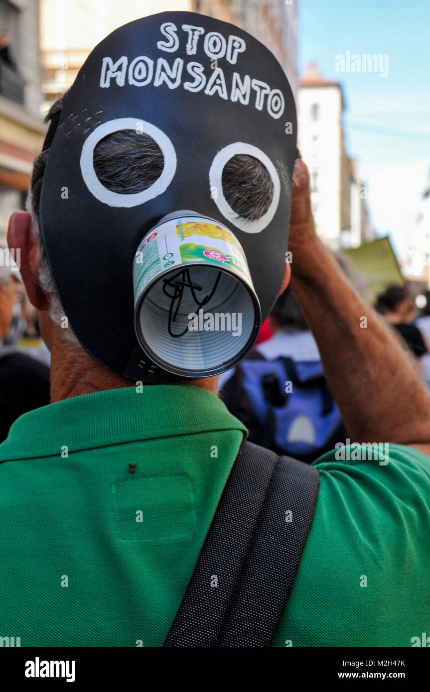 Monsanto protest france hi-res stock photography and images - Alamy