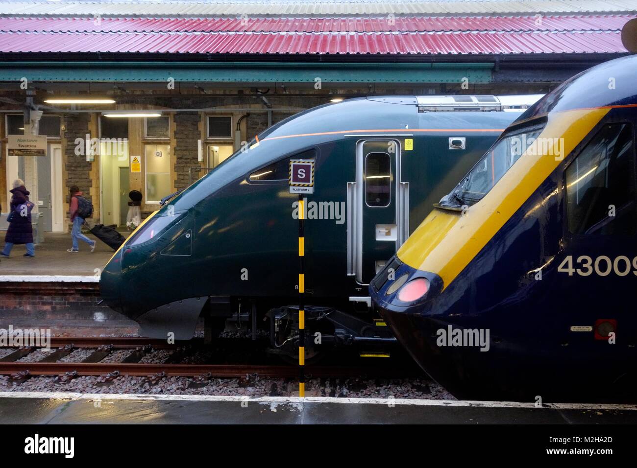 Gwr electrification hi-res stock photography and images - Alamy