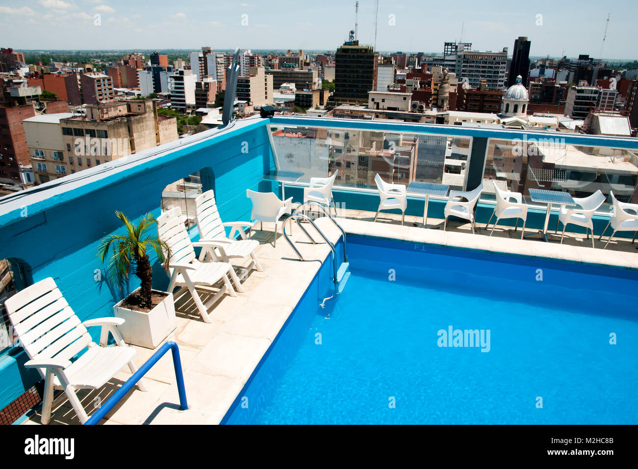 Rooftop swimming pool hi-res stock photography and images - Alamy