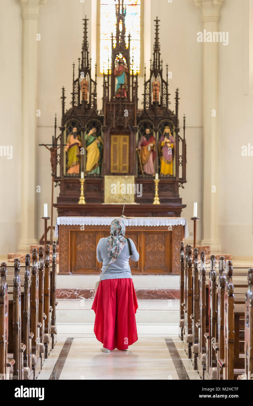 Muslim catholic christian people hi-res stock photography and images ...