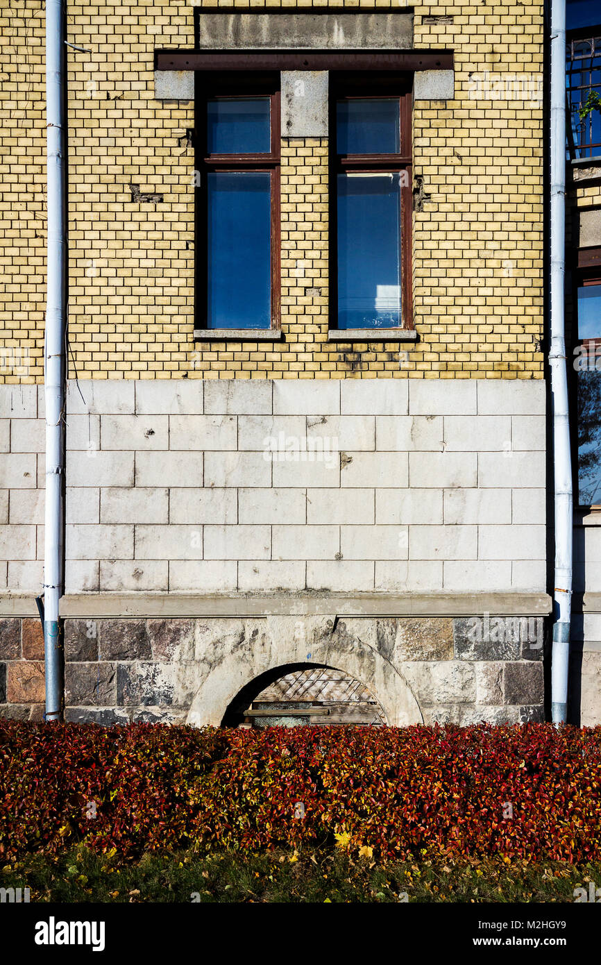 Graffiti brick wall fence plaster hi-res stock photography and images ...