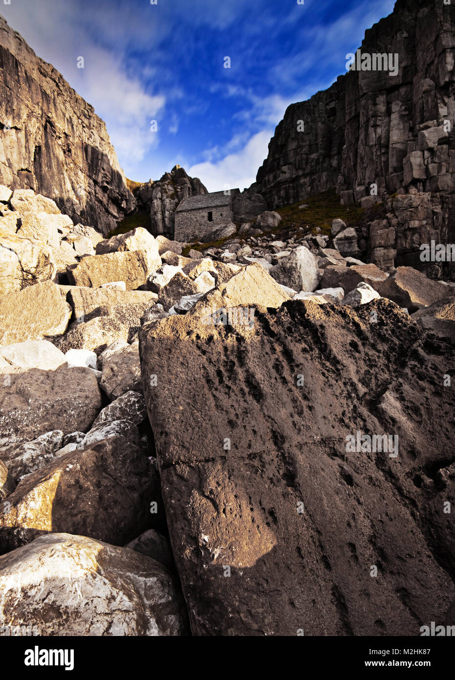 Prayer structure hi-res stock photography and images - Alamy