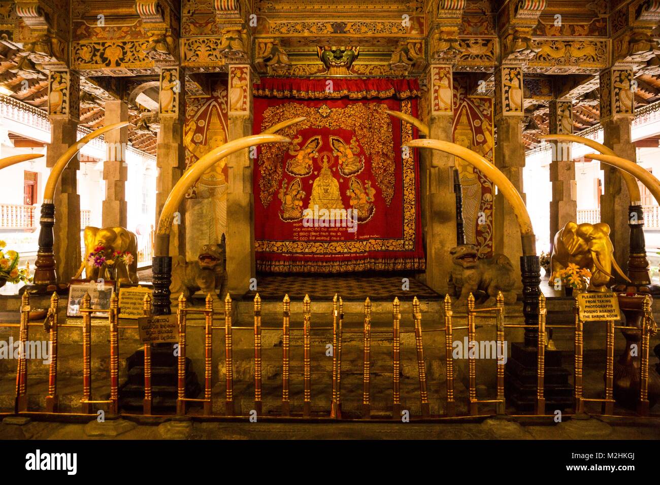 Main shrine and golden canopy, Sri Dalada Maligawa (Temple of the ...