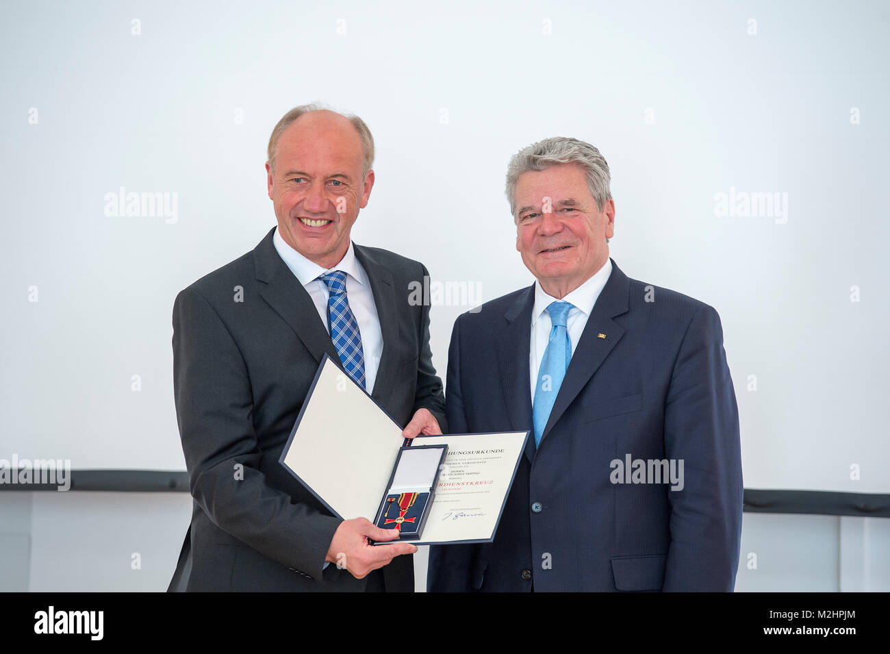 Federal President grants the Order of Merit of the Federal Republic of ...