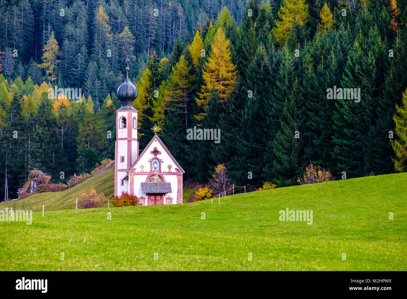 Beautiful autumn forest with baroque Church of St. Johann in Val Di ...