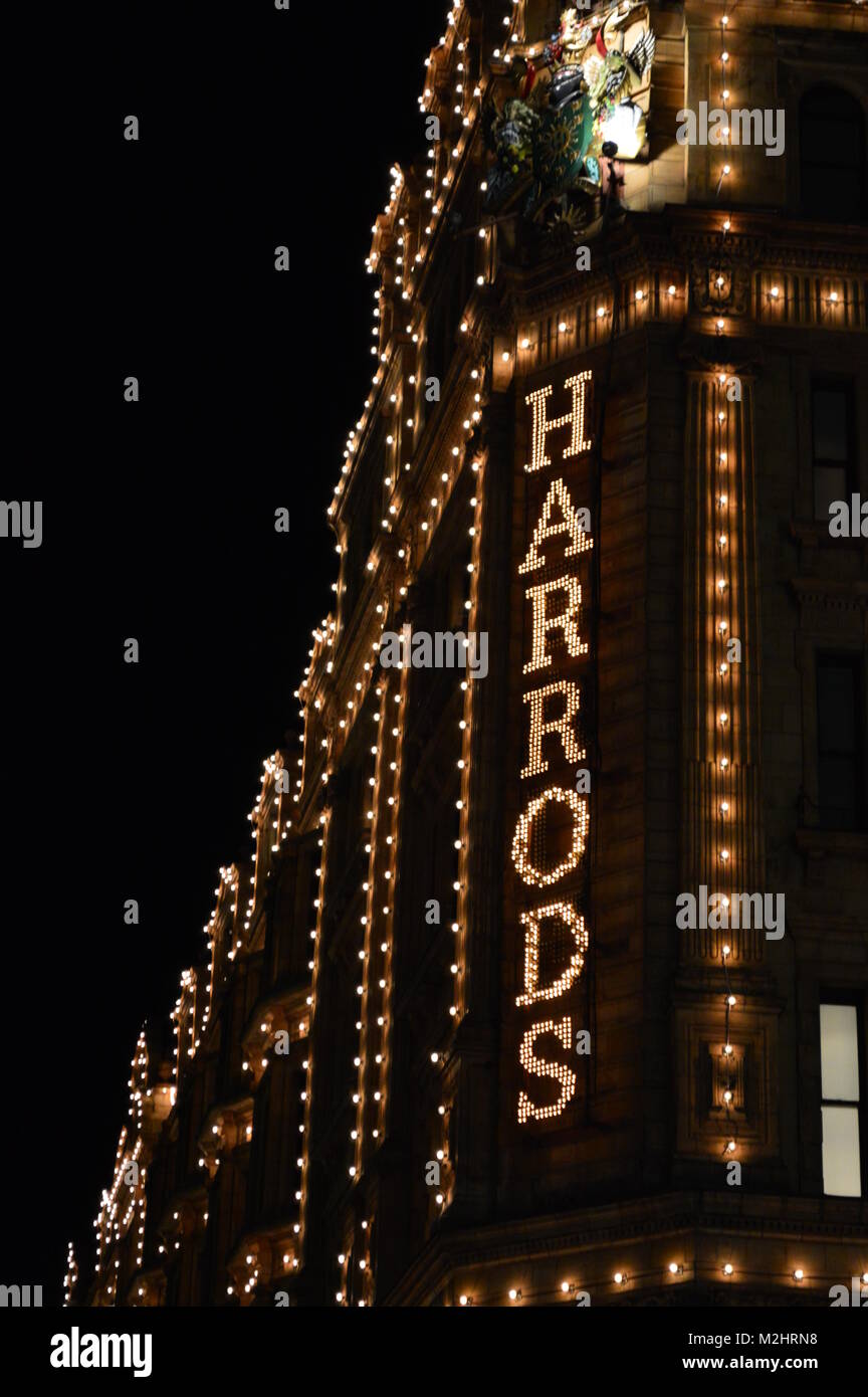 Harrods shop front hi-res stock photography and images - Alamy