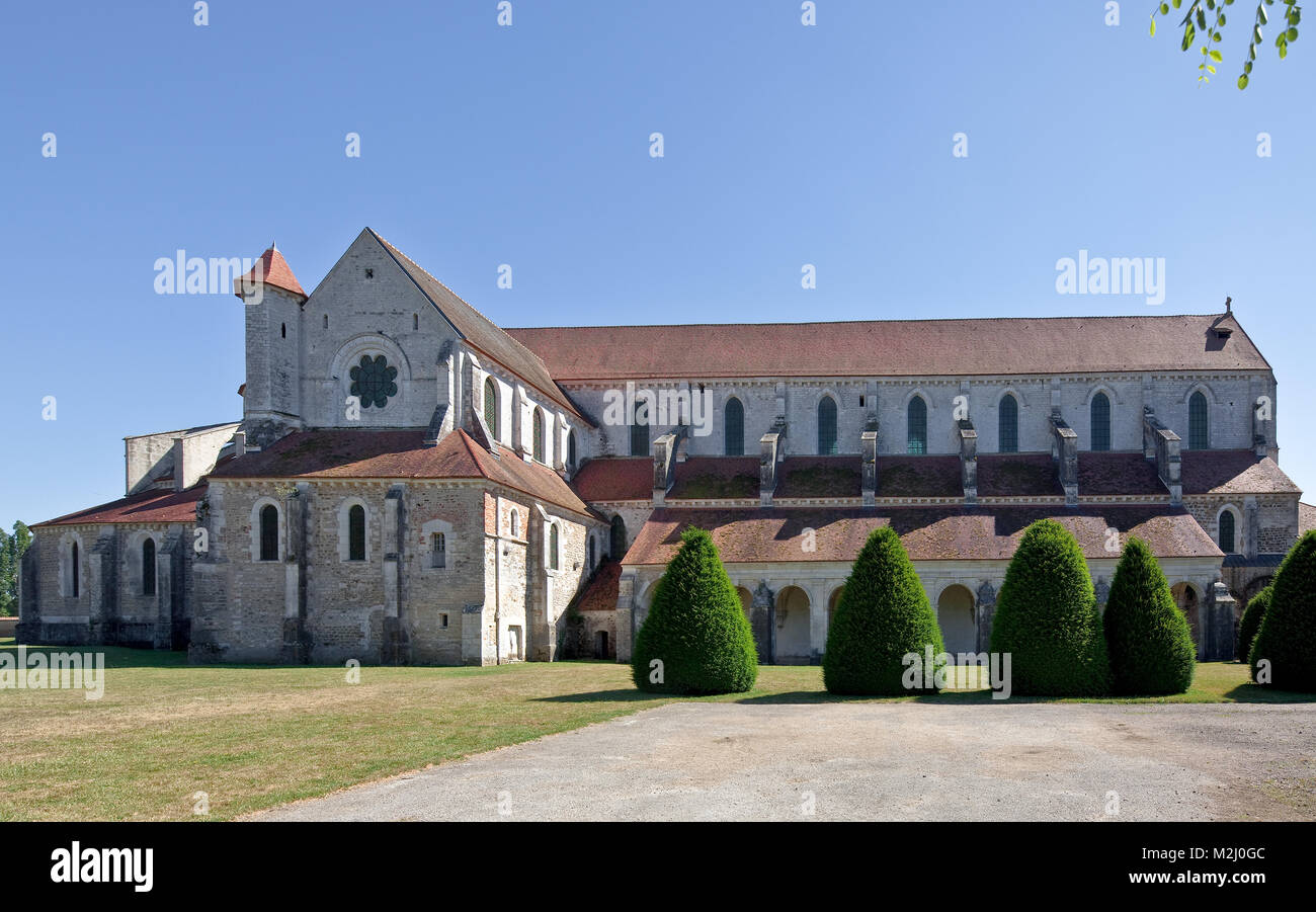 Pontigny Abteikirche Außenansicht von Norden 1145-1206 erbaut. Größte ...