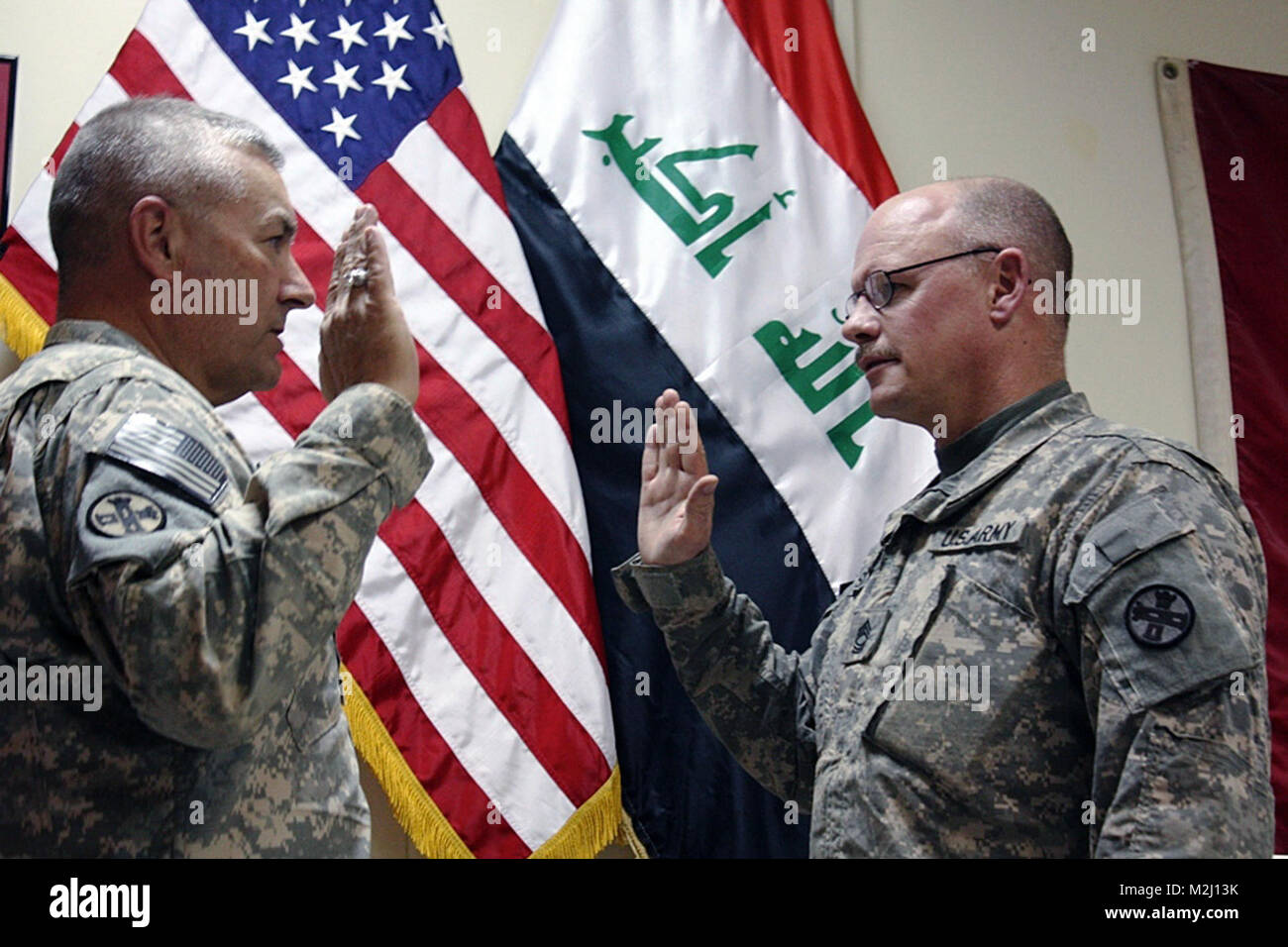 Re-enlistment in Baghdad by Ohio National Guard Stock Photo - Alamy