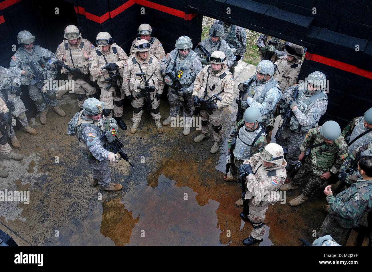 Nato soldiers talking hi-res stock photography and images - Alamy